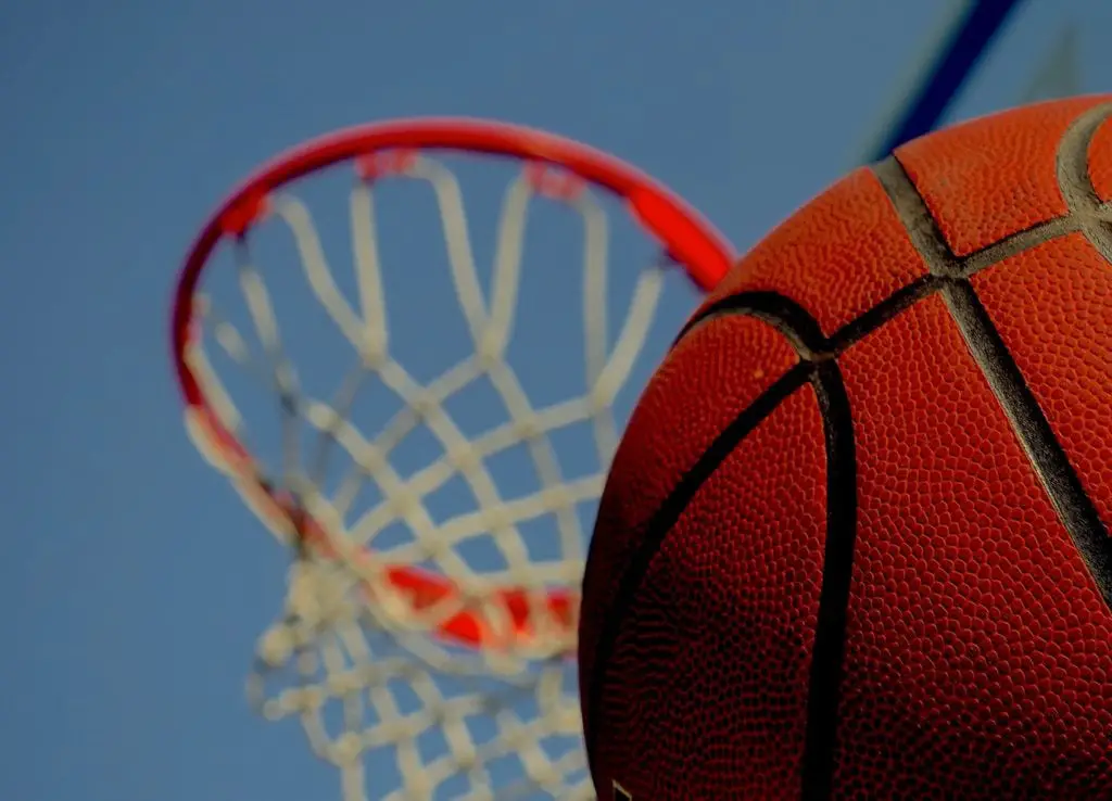 Do Basketball Players Lift Weights? | Hoops Addict