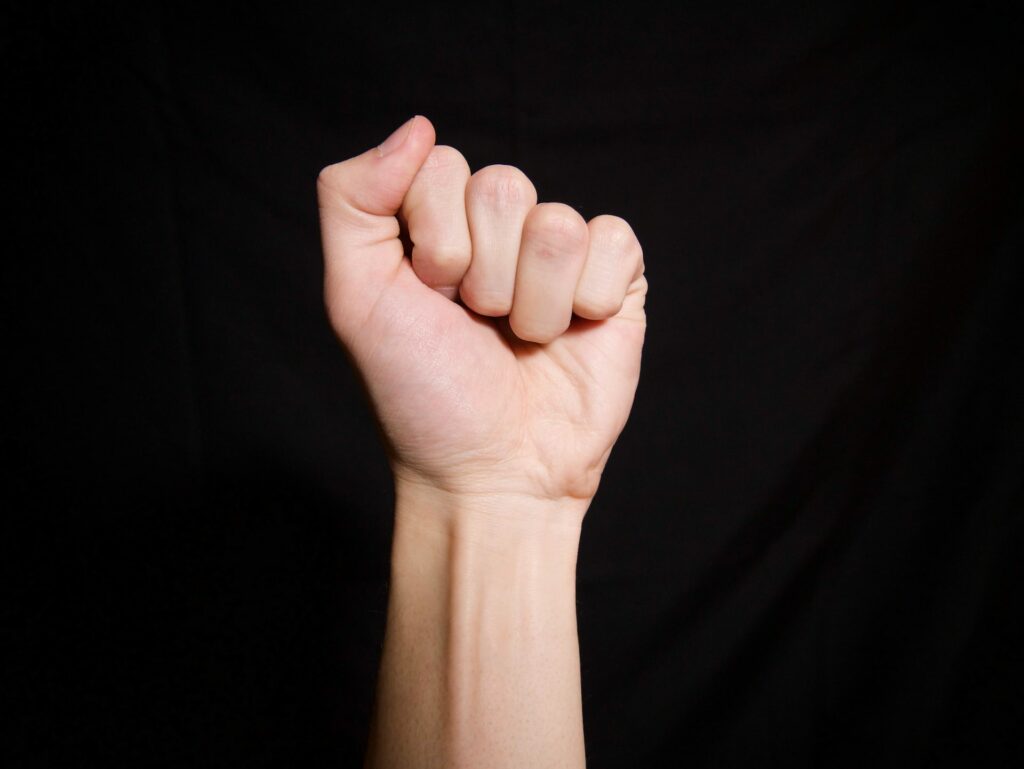 5 Common Hand Signals in Basketball | Hoops Addict